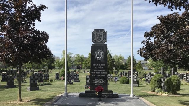 Pomnik SS Galizien usunięty z cmentarza w Oakville - Goniec